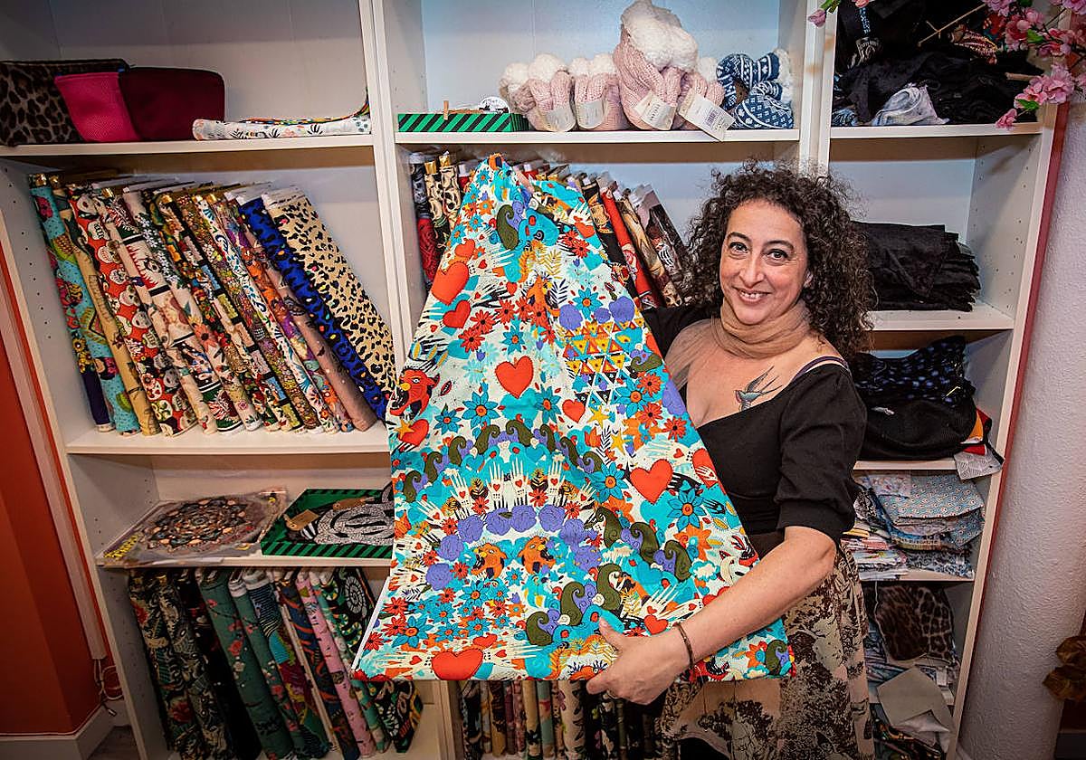 La nueva tienda en Bilbao de Txaro, que se ha reinventado para vender telas únicas | El Correo